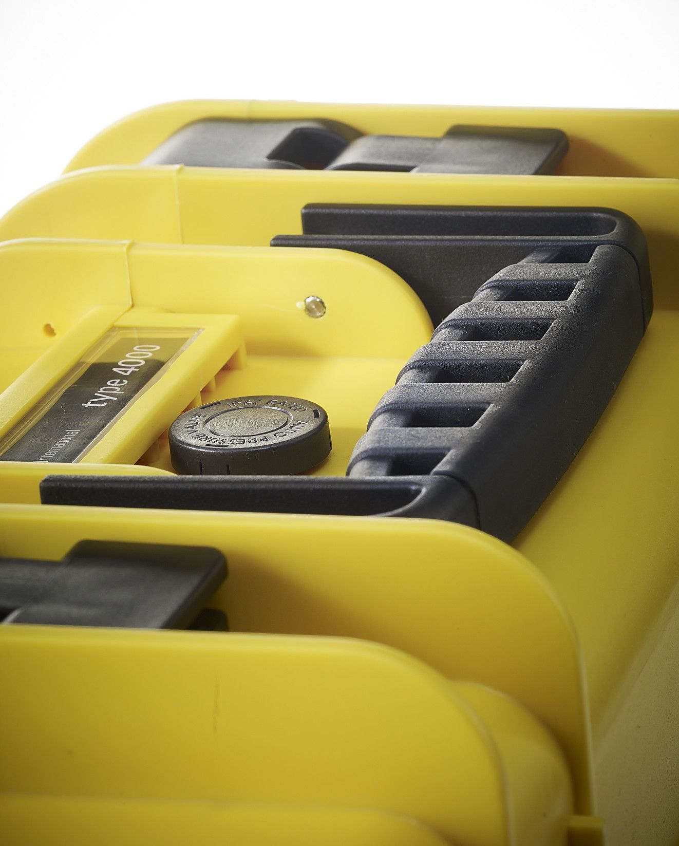 B&W Case Type 1000 RPD yellow with compartment division - Foto Erhardt