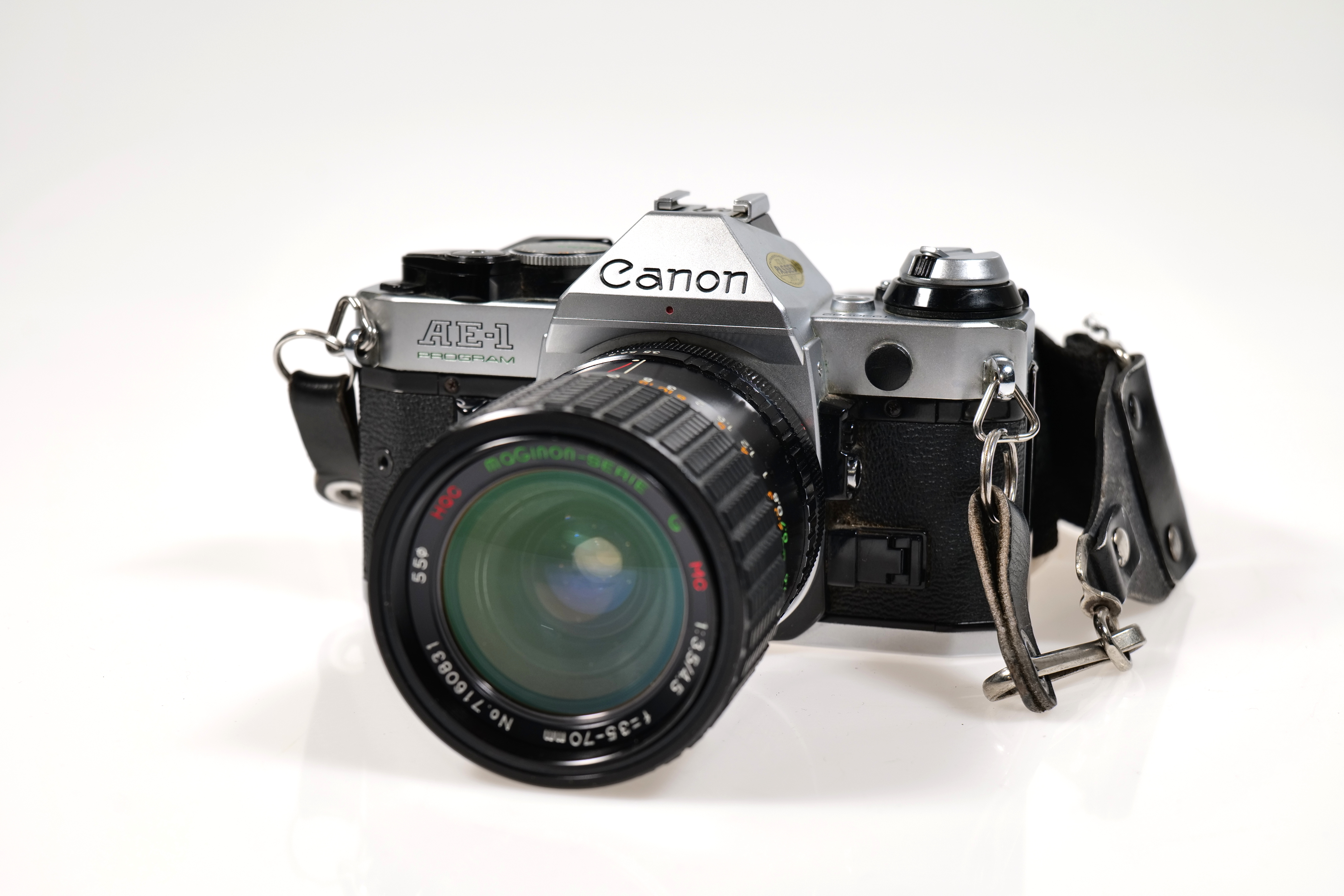 Canon AE-1 + 35-70mm f3.5-5.6 analog used #9163442 - Foto Erhardt