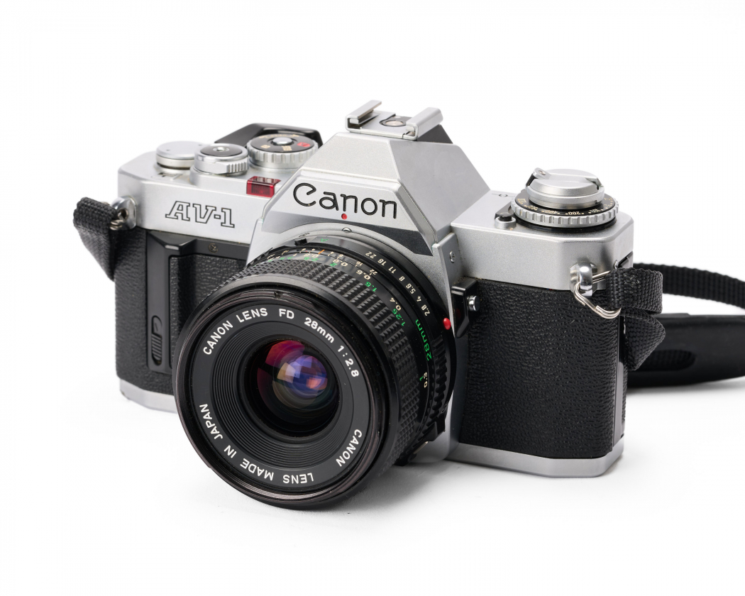 Canon AV 1 + free lens FD 28/2,8 used #9171145 - Foto Erhardt